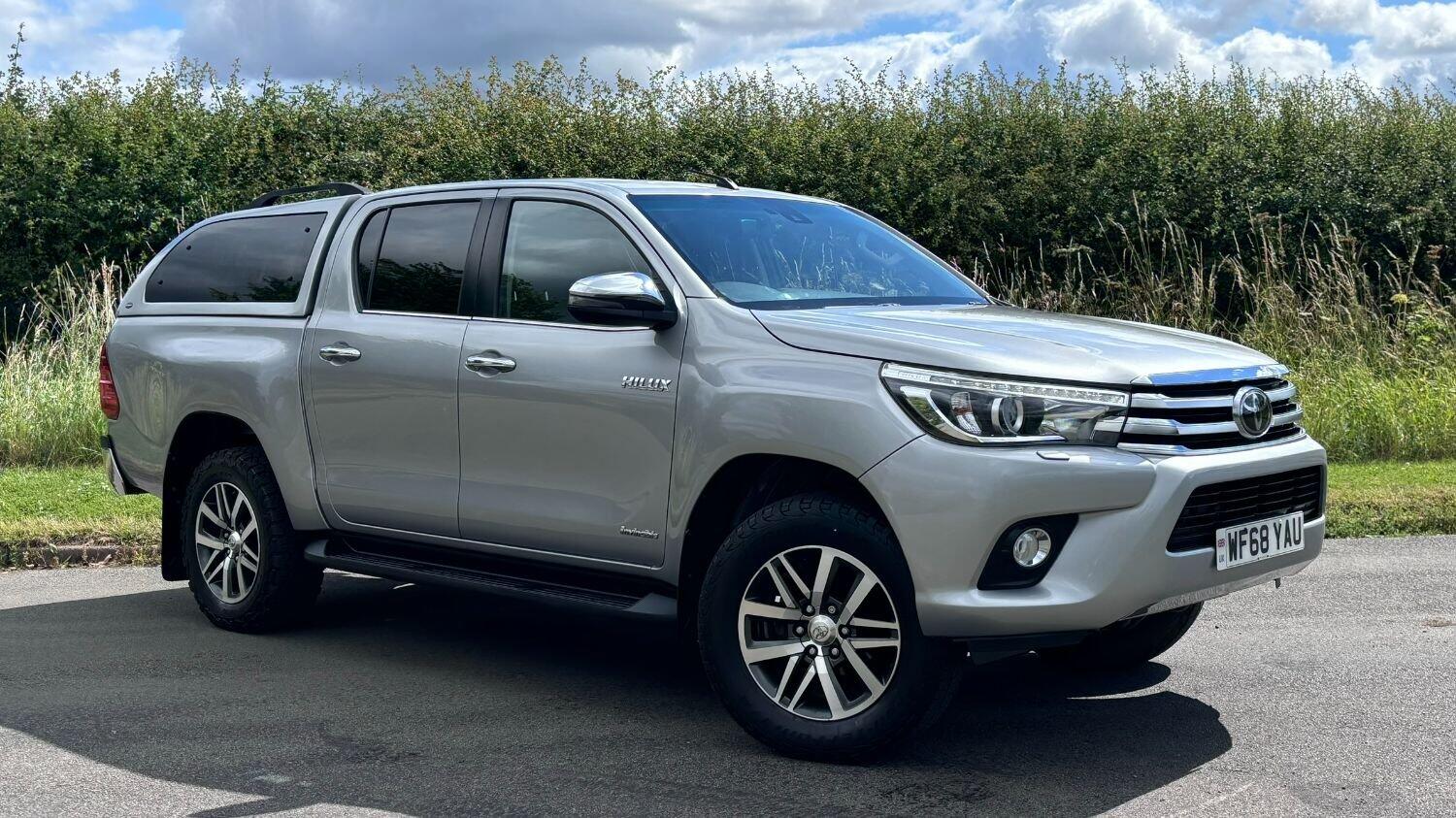 Used TOYOTA HILUX 2018 Silver in Stoney Stanton, Leicestershire ...